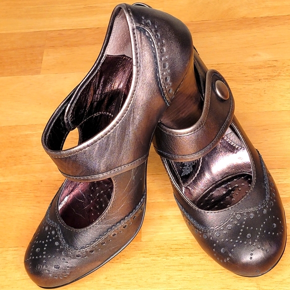 Sofft | Shoes | Sofft Mary Jane Pumps Copper Metallic Leather 35 Heel ...